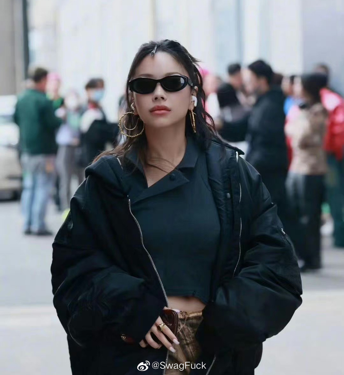 万妮达回来了！万妮达作为帮唱嘉宾加盟《巅峰对决2》|万妮达|说唱|巅峰对决2_新浪新闻