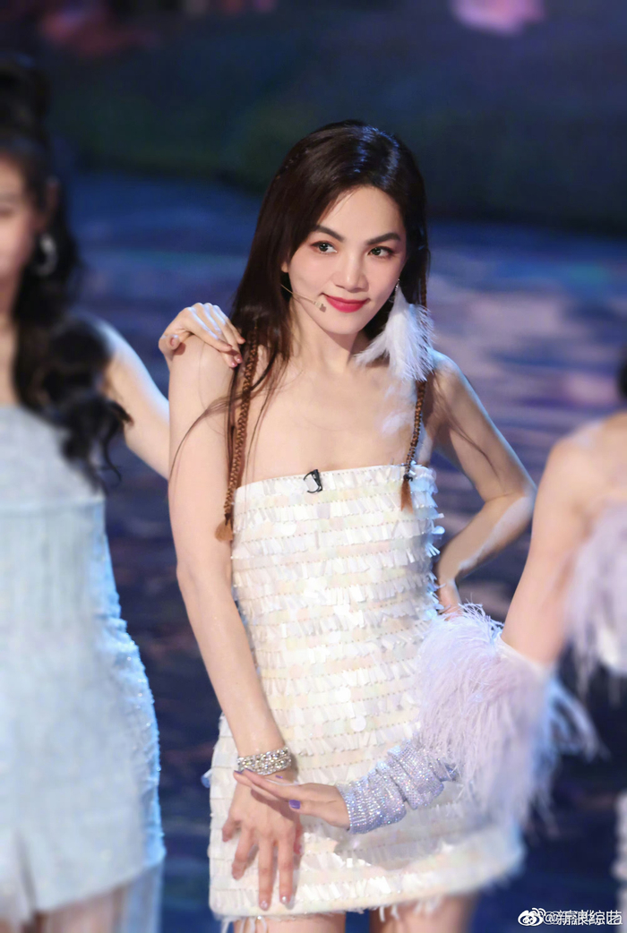 Ella发文说自己组团22年，还没这么女过！大声喊出来：Ella好美！