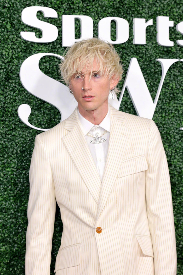 前一阵分手闹得沸沸扬扬的梅根Megan Fox和枪爷MGK……