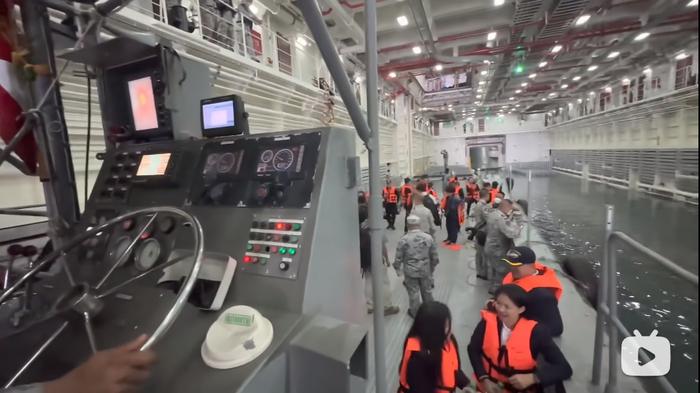 中国卖给泰国071登陆舰没几天，它里里外外全拍给网友看了？