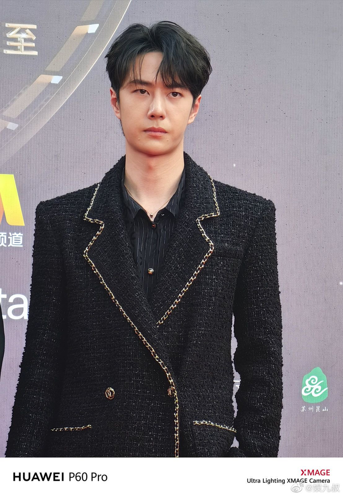 王一博出席微博电影之夜红毯，今天这个造型是小王子吧……|王一博|小王子|电影_新浪新闻