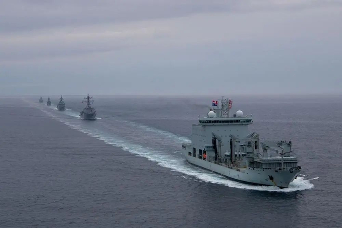 中国052C四舰编队，强行插入美日舰队，把所谓的航行自由，加倍奉还美军|舰艇|安扎克|兵力_新浪新闻