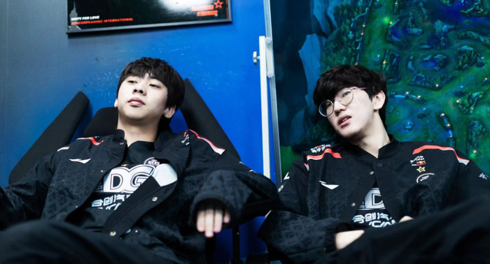 UZI彻夜未眠：通宵韩服打排位，EDG季后赛形势不乐观|Uzi|edg|rng_新浪新闻