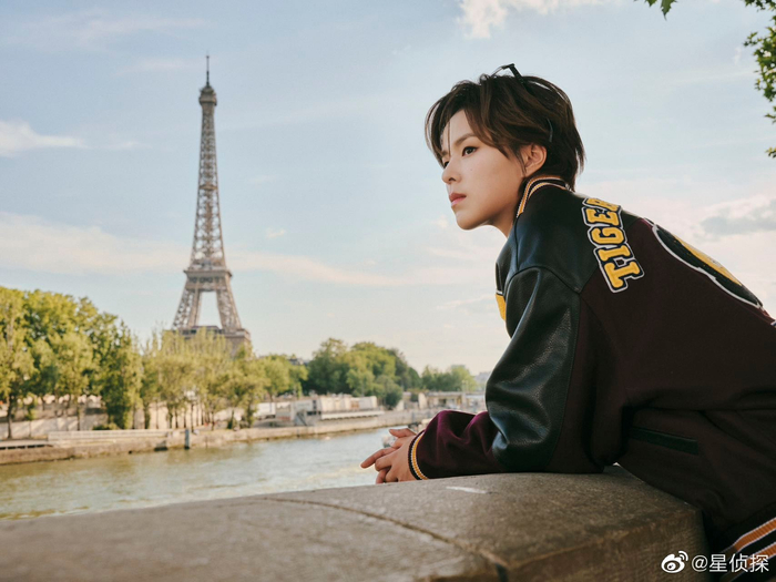 Sunnee这一次巴黎看秀的造型真的太有活力了……