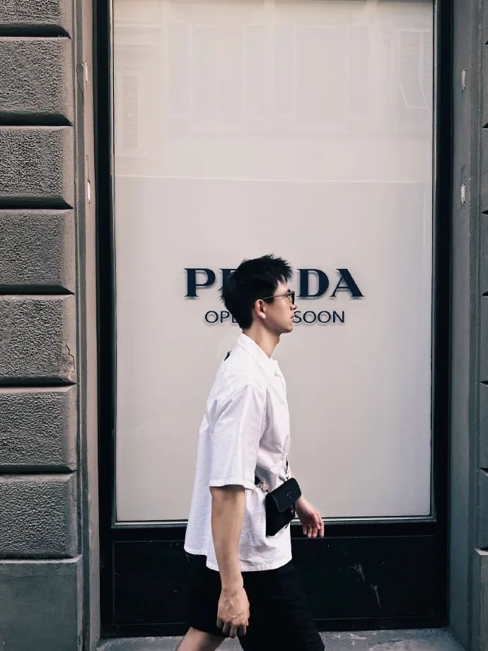 CityWalk成最火玩乐项目，低成本打造夏日户外穿搭！|穿搭|Prada|李现_新浪新闻