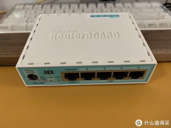 新玩具 MikroTik hEX RB750Gr3，Router OS入门