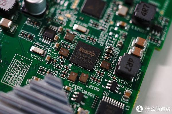 性能向的ARM架构新品NAS丨极空间Z2Pro开箱拆解评测|空间|NAS|硬盘|设计_新浪新闻