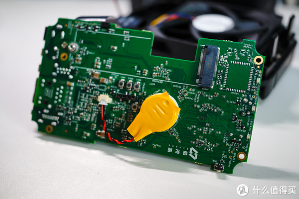 性能向的ARM架构新品NAS丨极空间Z2Pro开箱拆解评测|空间|NAS|硬盘|设计_新浪新闻