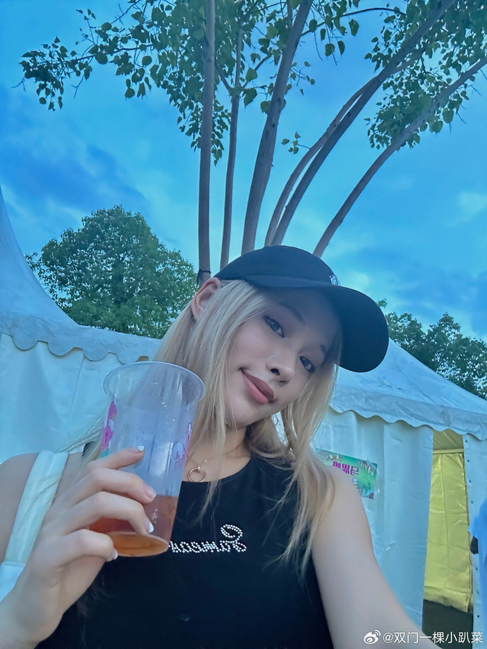 今天Asen艾志恒和毛利蓝结婚了！rapper的女朋友不出意外都很漂亮|rapper_新浪新闻