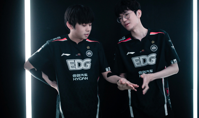 又出事了！亚运会教练朱开被换下，EDG危？__财经头条__新浪财经