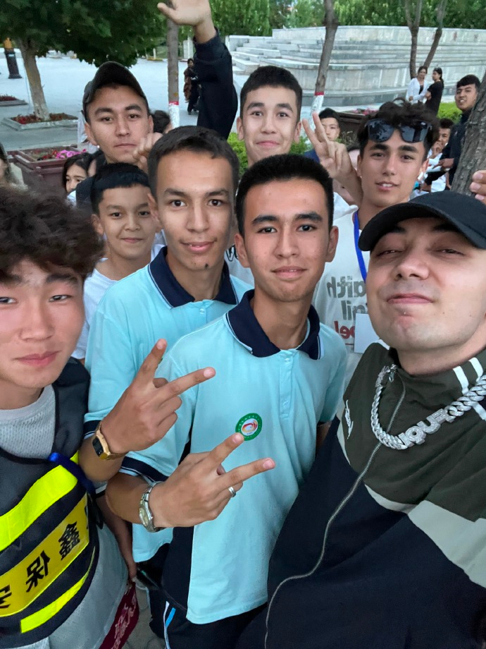 AThree：巡演途中，诗人的韵味｜访谈|说唱|巡演|新疆_新浪新闻