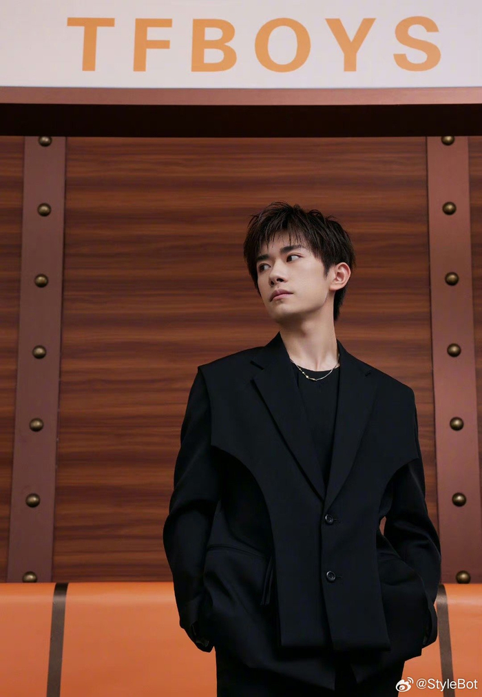 TFBOYS * 十周年演唱会主视觉海报|TFBOYS|演唱会_新浪新闻