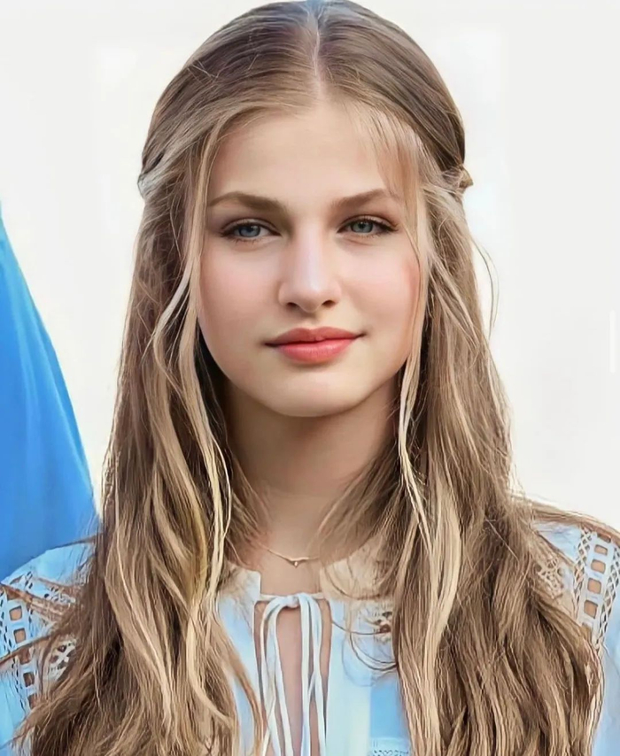 欧洲最「卷」王室火出圈：一家四口各个惊艳|费利佩|索菲亚|莱昂诺尔_新浪新闻