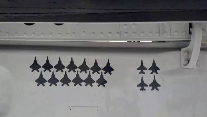 13个F-22击落标志，这种堪称逆天的战绩是怎么打出来的？