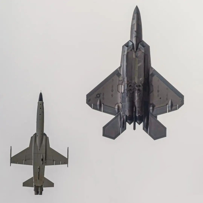 13个F-22击落标志，这种堪称逆天的战绩是怎么打出来的？