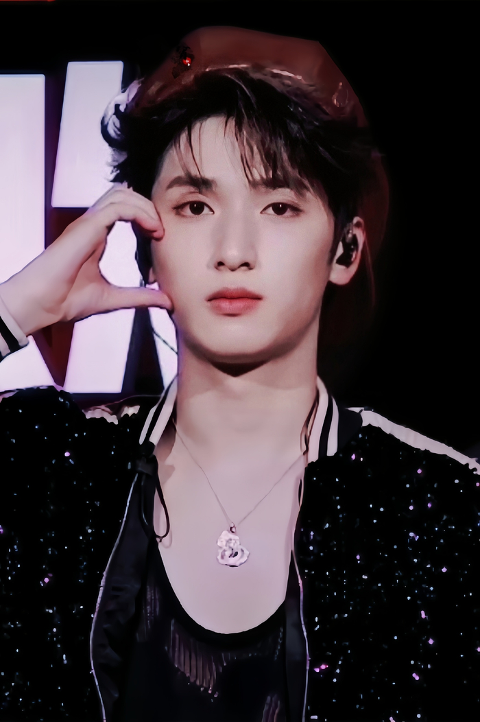 今晚严浩翔19岁生日直播氛围也太美太感动了……|直播|严浩翔_新浪新闻