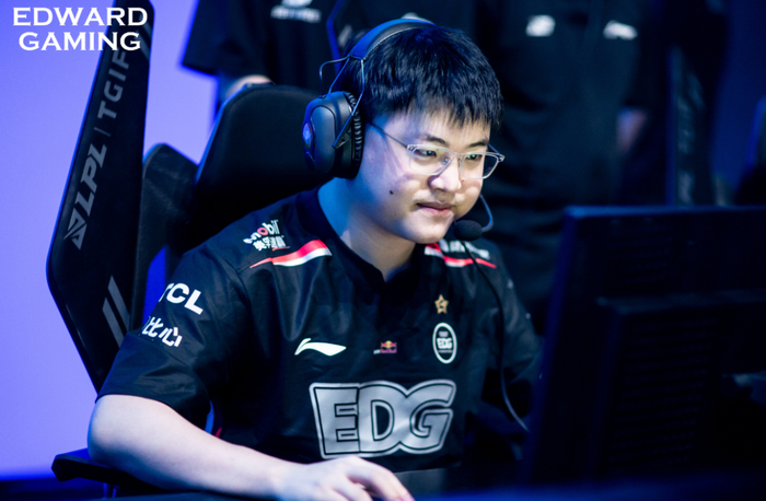 老粉泪目！UZI限定VN“皮肤”真的来了!|Uzi|edg|Miss_新浪新闻