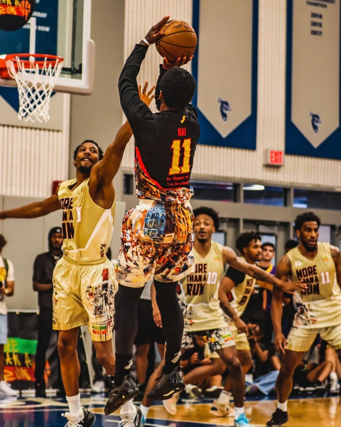 狂轰 42+8+6 ！欧文暴扣穿的什么「安踏」？__财经头条