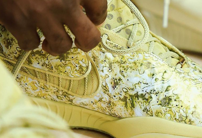 詹皇亲穿上脚！LBJ 21 又双叒曝光新配色！__财经头条