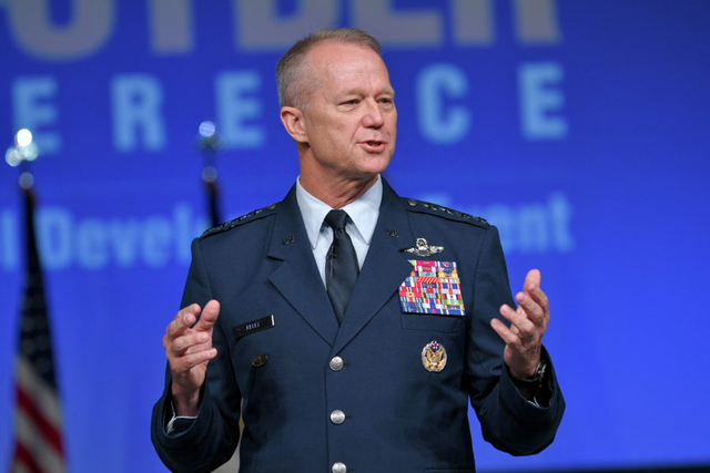 白帝战机又一次现身，中国同时研发2款六代机，可能性越来越大|战斗机|中国|解放军_新浪新闻