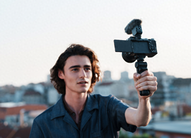 A7C2和A7M4，A7CR与A7R5有啥区别？定价你看明白了吗？|索尼|A7M4_新浪新闻