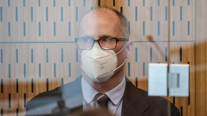 移民局再爆大漏洞！为负债3000万的美国骗子发签证