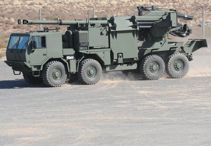 一炮打出61公里的射程新纪录，南非丹尼尔T5-52卡车炮高调亮相__财经头条