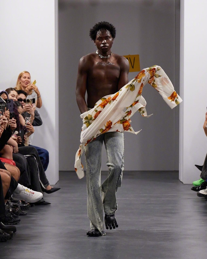 AVAVAV 2024 春夏系列发布秀———No Time to Design……|春夏_新浪新闻