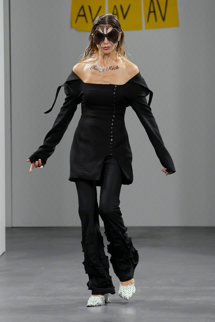 AVAVAV 2024 春夏系列发布秀———No Time to Design……|春夏_新浪新闻