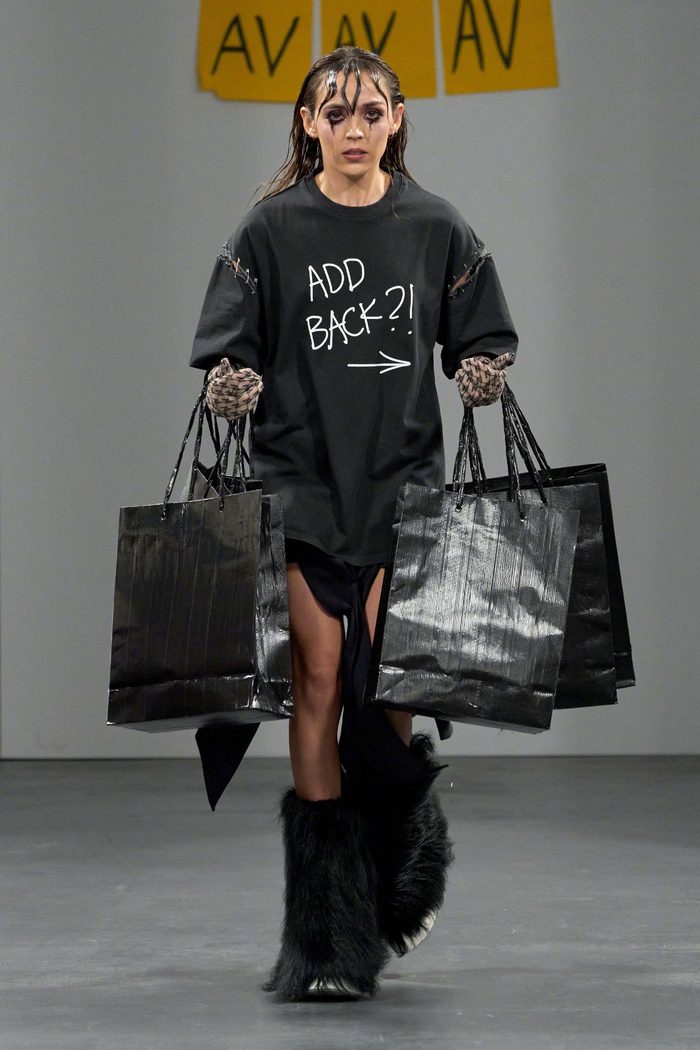 AVAVAV 2024 春夏系列发布秀———No Time to Design……|春夏_新浪新闻