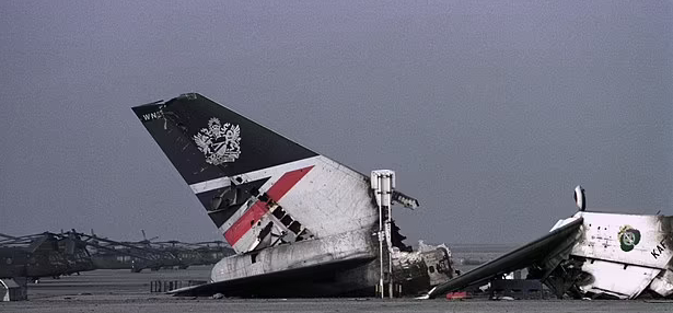 有人生还！英航149号航班飞入战区，旅客成人肉盾牌空姐被强奸
