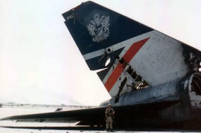 有人生还！英航149号航班飞入战区，旅客成人肉盾牌空姐被强奸 -6parkbbs.com