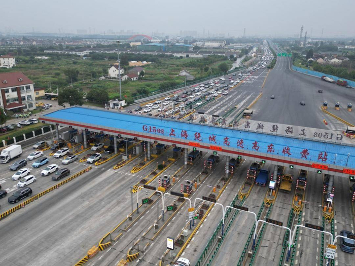 8小时未开出上海！长假首日G1503高东收费站迎车流高峰__财经头条