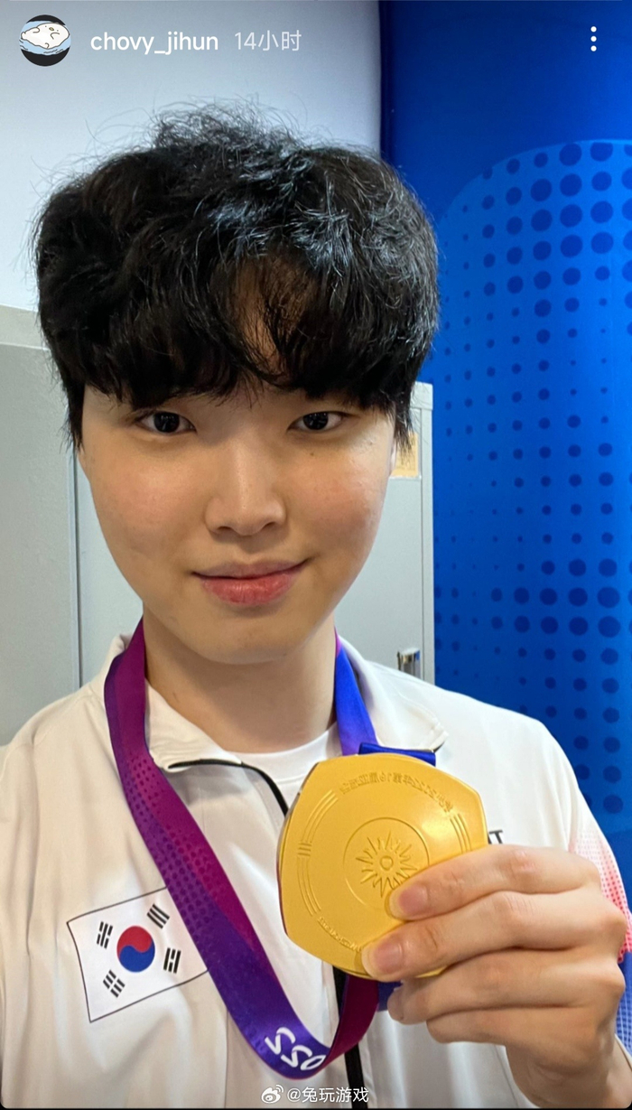 Chovy更新ins快拍分享与金牌合照|英雄联盟|韩国_新浪新闻