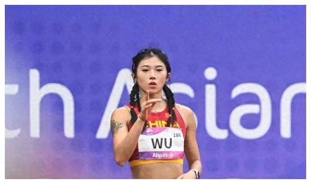 吴燕妮国旗抢跑后的网红尴尬：流量之争引火虚荣心！|运动员|运动家|吴燕妮_新浪新闻