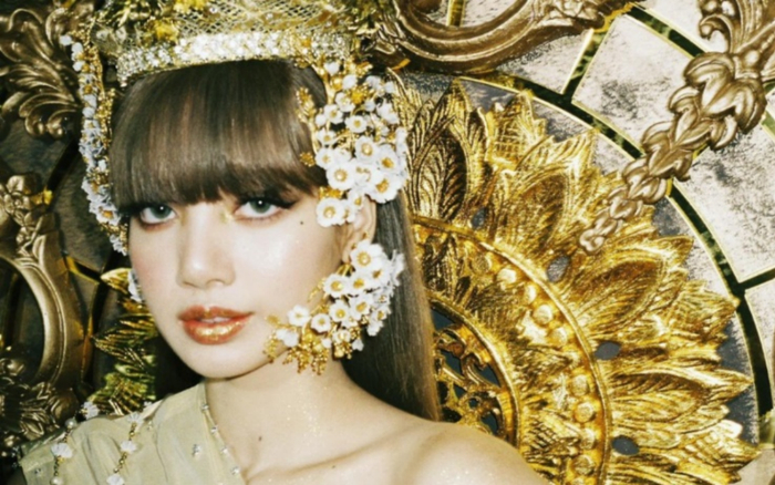 Lisa在疯马秀上一脱，让女团倒退十年？