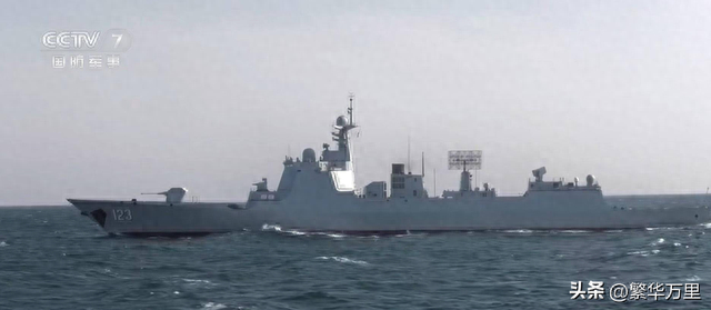 35艘052D型驱逐舰，分为4个批次，到底有多大的不同？|驱逐舰|052D型|我国海军_新浪新闻