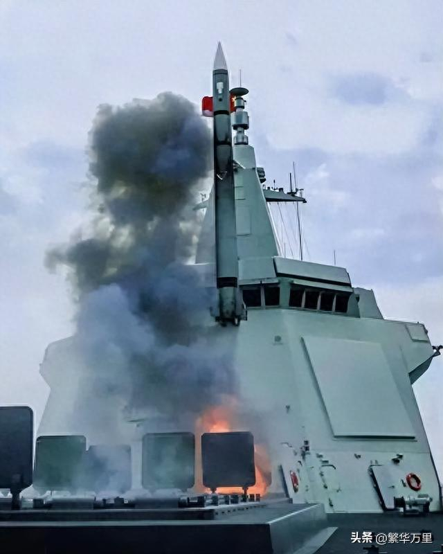 35艘052D型驱逐舰，分为4个批次，到底有多大的不同？|护卫舰|反舰导弹|052型驱逐舰|红旗-9防空导弹|052D驱逐舰_新浪新闻