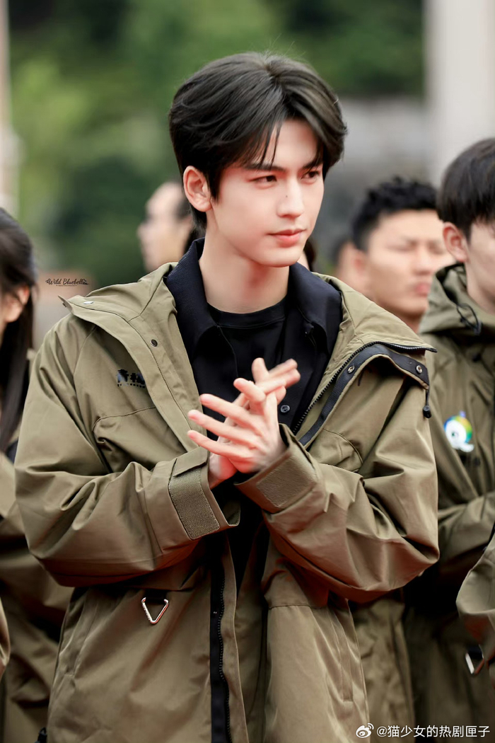 赵今麦、张凌赫新剧《度华年 》开机路透 开机大吉！|赵今麦|路透|李蓉_新浪新闻