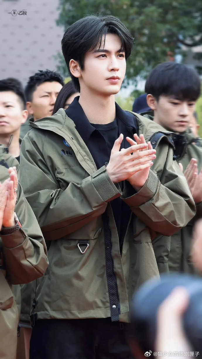 赵今麦、张凌赫新剧《度华年 》开机路透 开机大吉！|赵今麦|路透|李蓉_新浪新闻