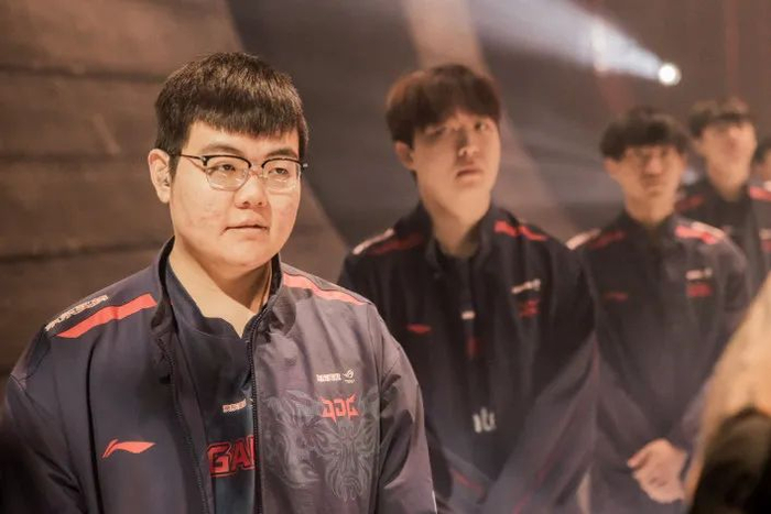 S13世界赛：外媒评选TOP5上单，LPL霸占前两名|369|Bin|lpl_新浪新闻