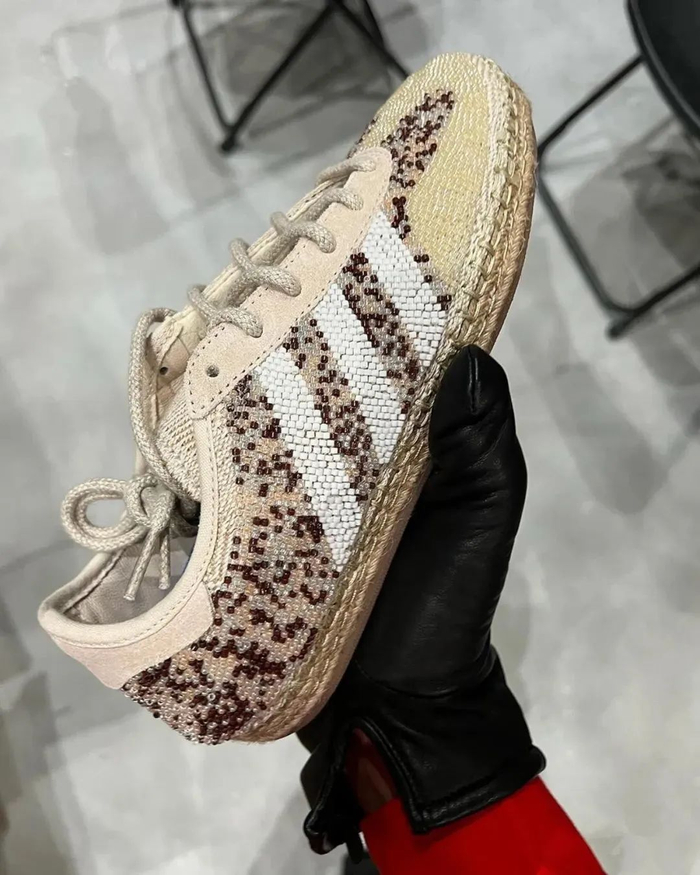 突袭了！「陈冠希EDC x 阿迪」联名大曝光，今天发售！|陈冠希|adidas|Clot_新浪新闻