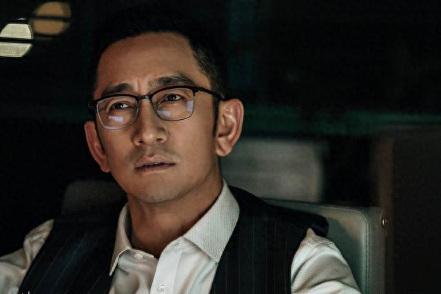 香港知名男星回巢TVB救收视，客串单元剧主角，重操旧业演医生