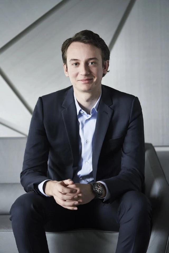 LV家族继承大战硝烟弥漫，Lisa绯闻男友LV三公子为争产放弃爱情？|Lisa|弗雷德里克|绯闻男友_新浪新闻