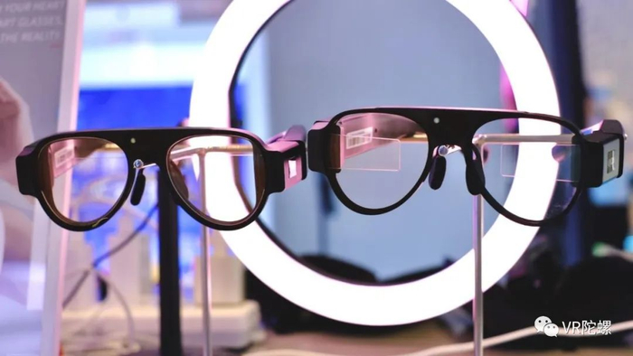 阿里投资，双目高清全彩，奇点临近轻薄AR眼镜揭秘|ar眼镜_新浪新闻