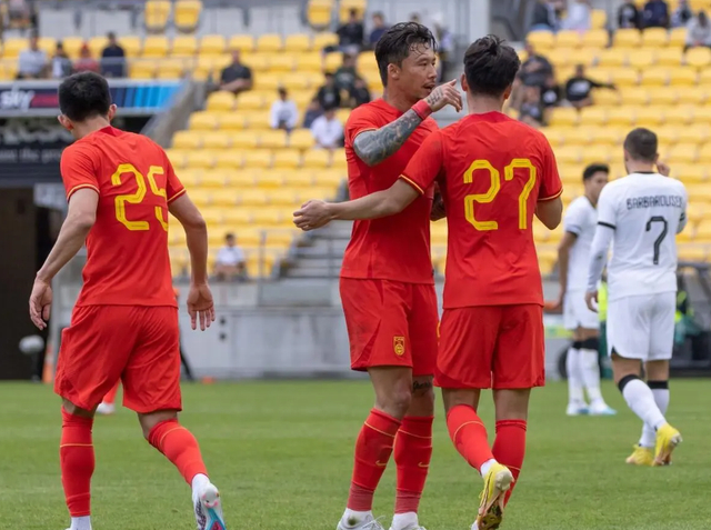 1-0=基本出线！中国男足拼了，PK泰国复仇，5万人见证，CCTV5直播__财经头条