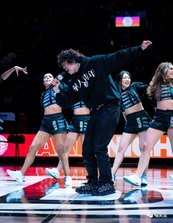 NBA中场秀！欧阳靖和PSY.P合影！|NBA|欧阳靖_新浪新闻