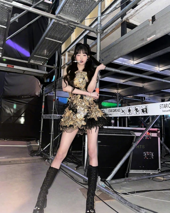 张元英ins更新，蝴蝶结高马尾好飒！美晕了|张元英|蝴蝶结|马尾_新浪新闻