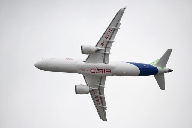 C919和ARJ21下周亮相香港，飞越维多利亚港将迎最高“水门”礼遇|香港|C919|制造业_新浪新闻