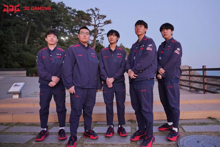 JDG官宣签约新上单：刚满18周岁！无敌牛X！|jdg|赛季_新浪新闻